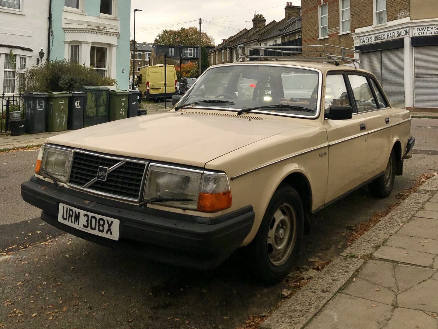 1982 Volvo 240 in Cars on CINEMOTO - Vehicle Supply - Film & TV
