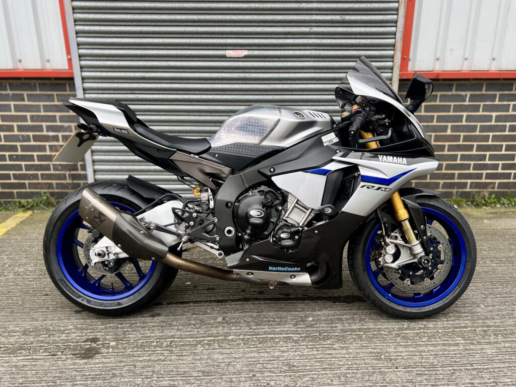 Yamaha R1 in Motorcycles on CINEMOTO - Vehicle Supply - Film & TV